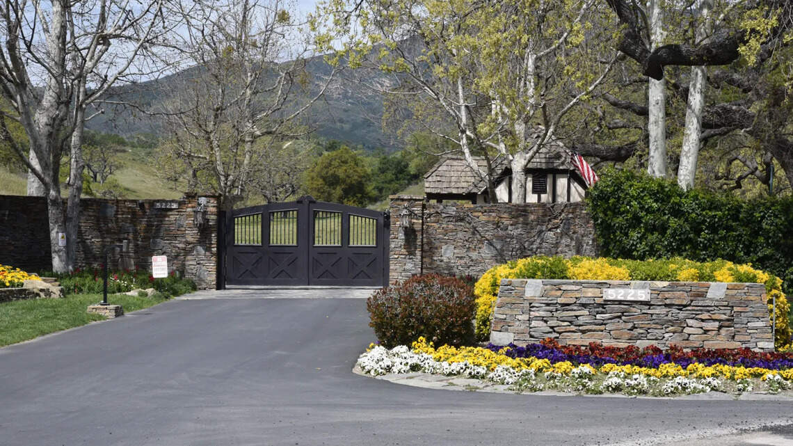 Michael Jackson CA ranch owner sues helicopter company | San Luis ...