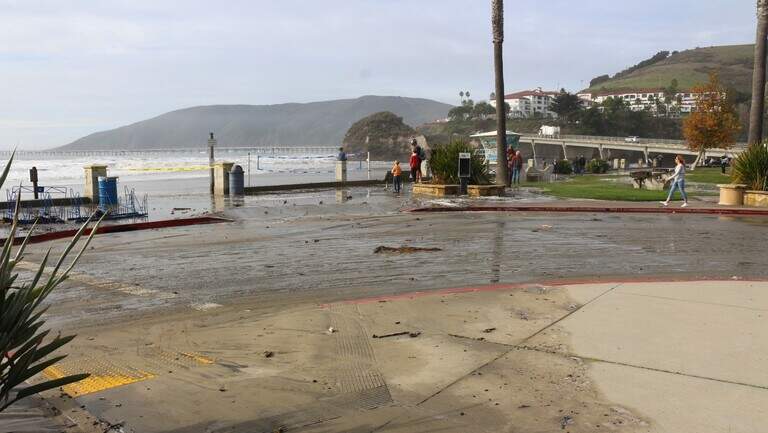 High surf floods streets, spurs water rescues in SLO County CA | San ...